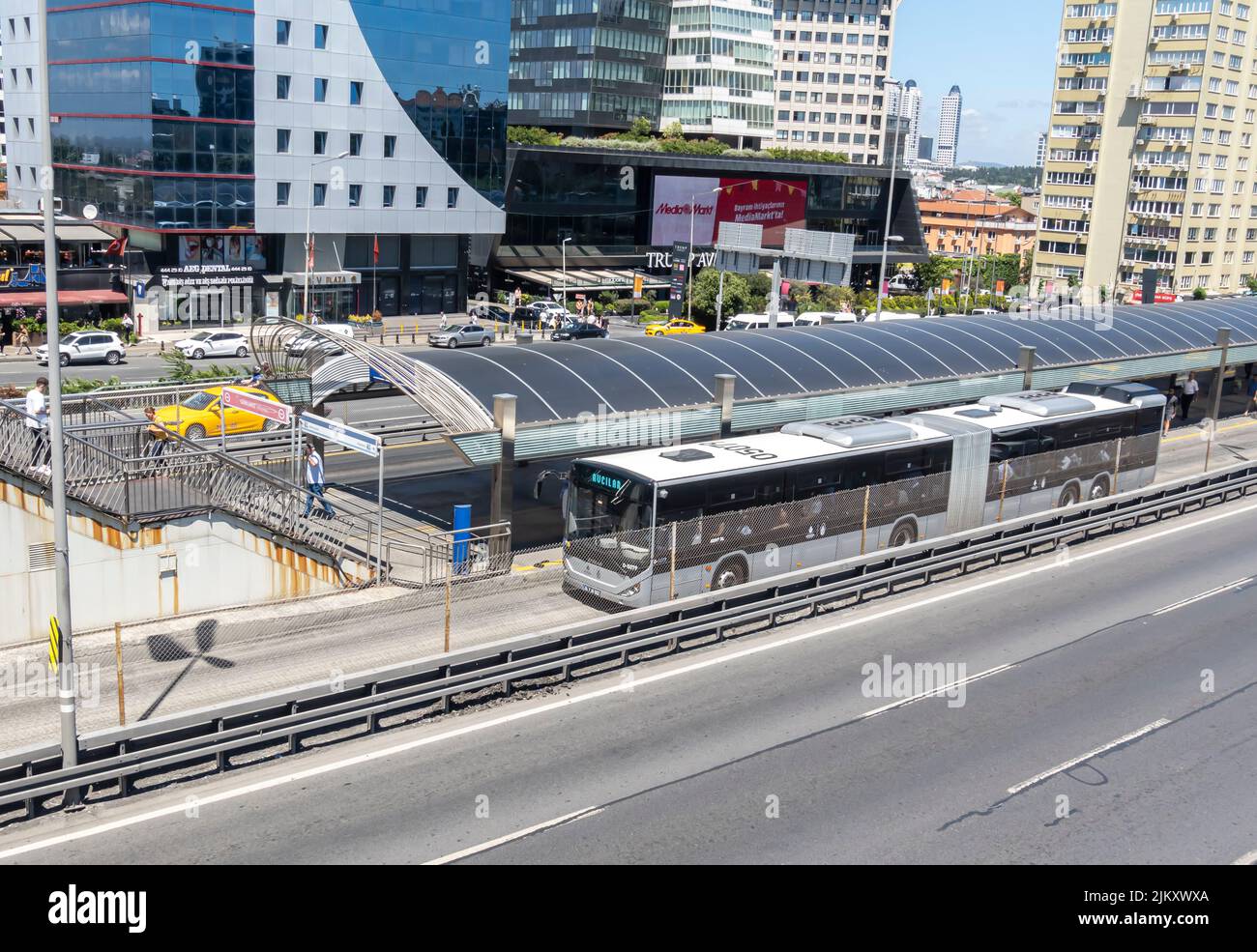 Metrobus mecidiyekoy hi-res stock photography and images - Alamy