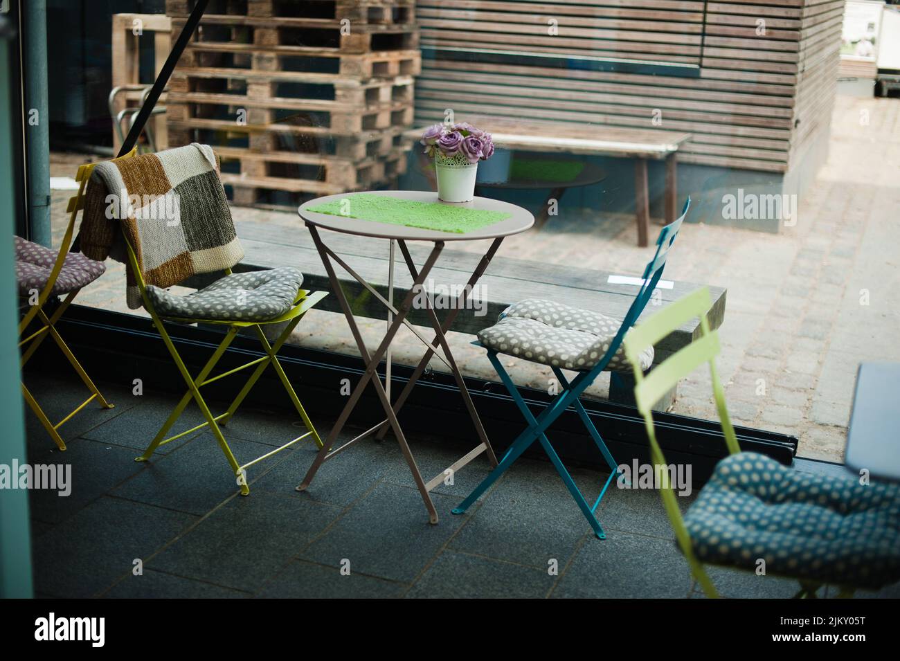 Cafe table setting hi-res stock photography and images - Alamy