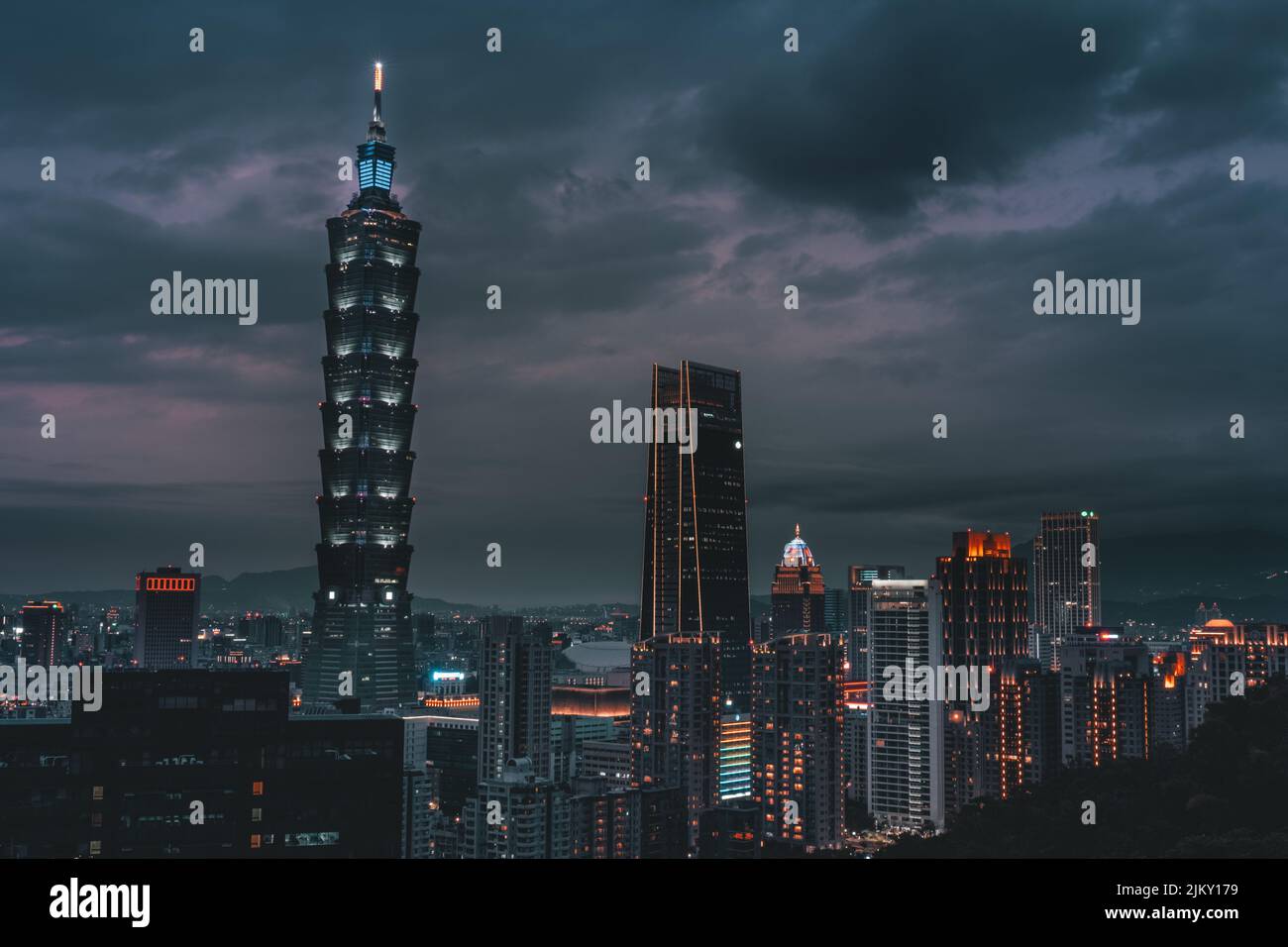 A night view of the Taipei skyline with the 101 building in Taiwan ...