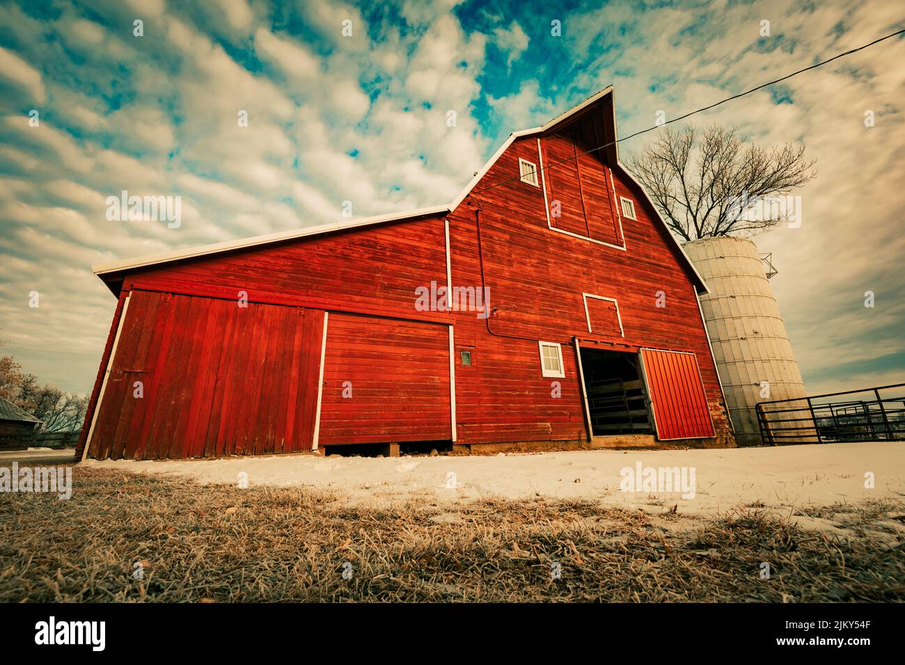 Beautiful red barn landscape hi-res stock photography and images - Alamy