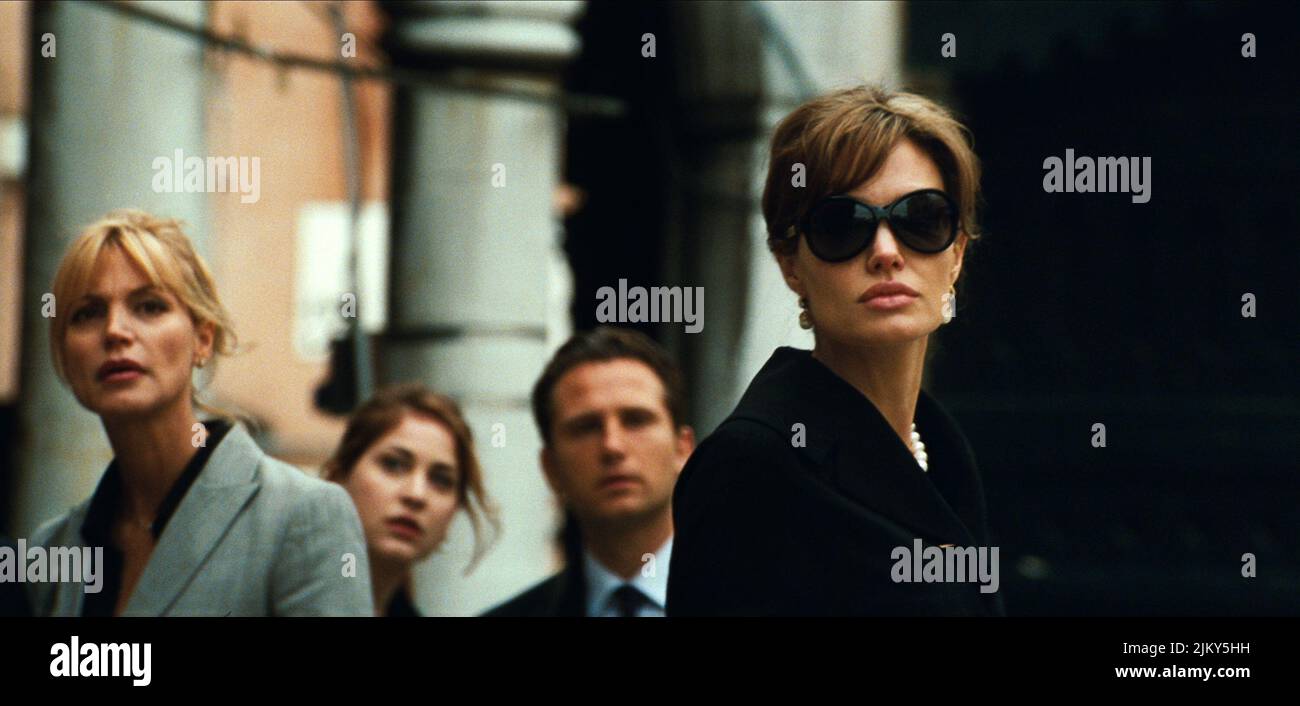 Angelina jolie the tourist still hi-res stock photography and images ...