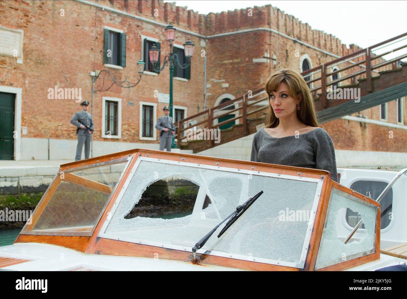 Angelina jolie the tourist still hi-res stock photography and images ...