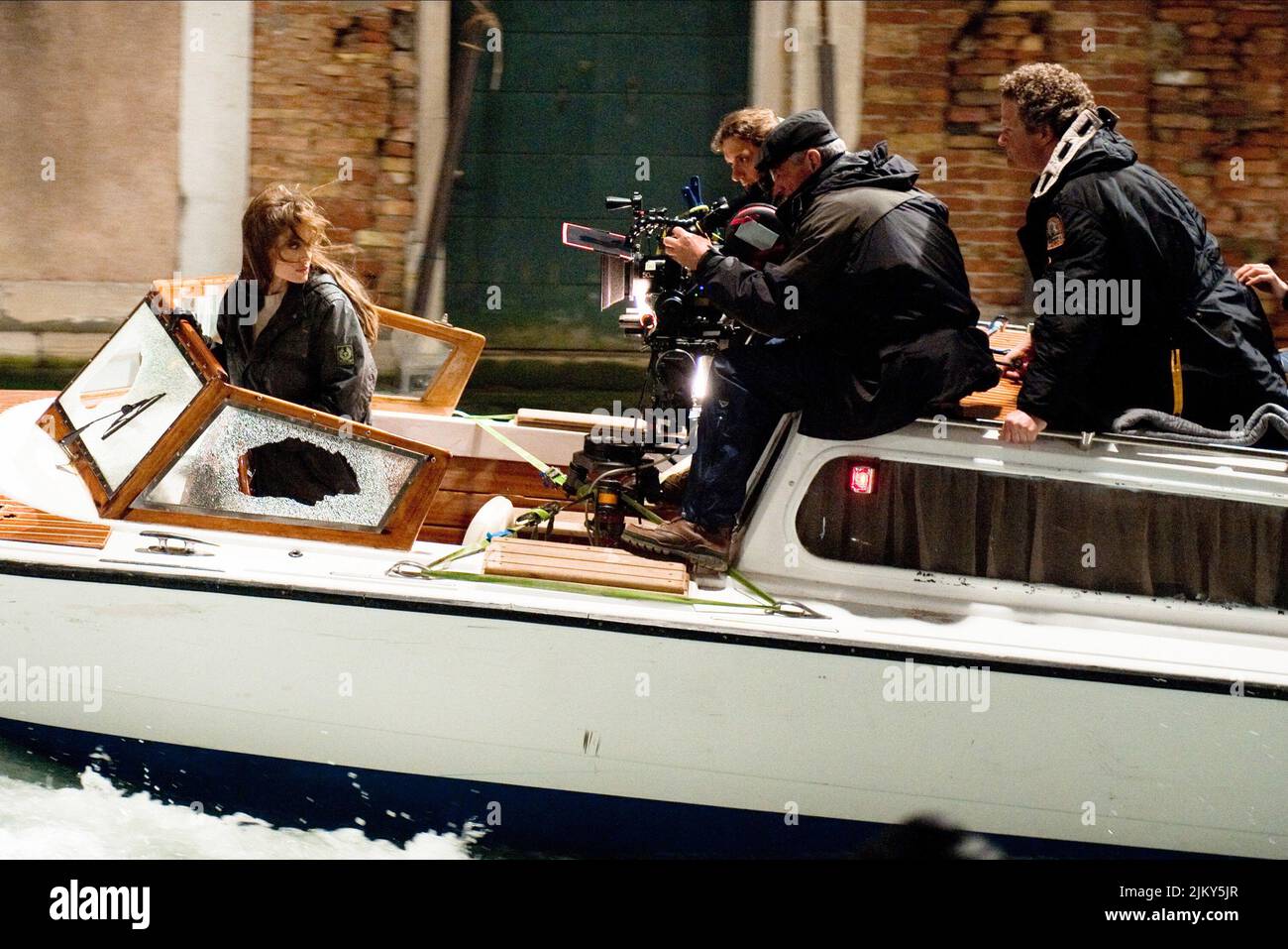 Angelina jolie the tourist still hi-res stock photography and images ...