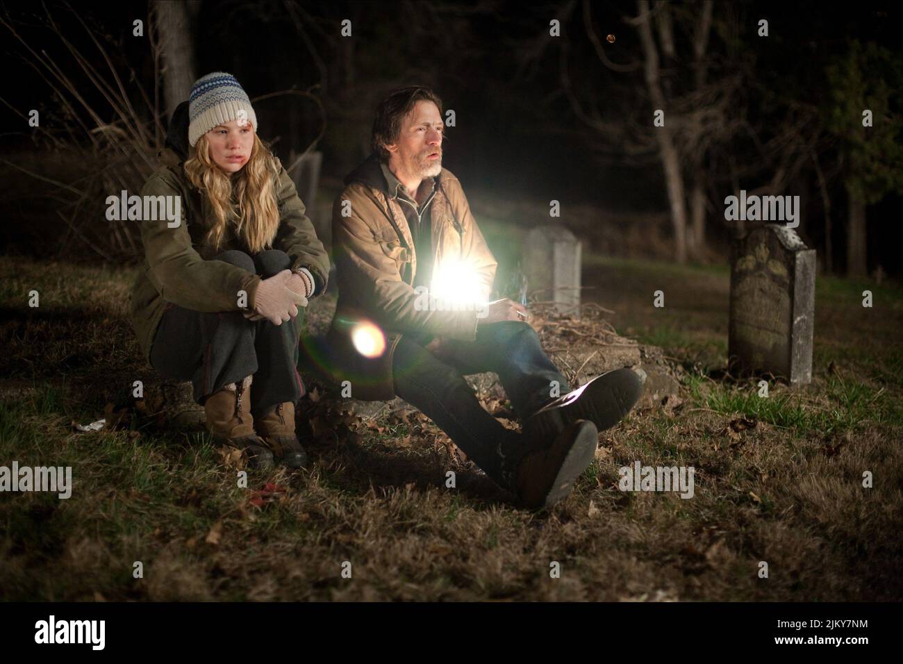 JENNIFER LAWRENCE, JOHN HAWKES, WINTER'S BONE, 2010 Stock Photo - Alamy
