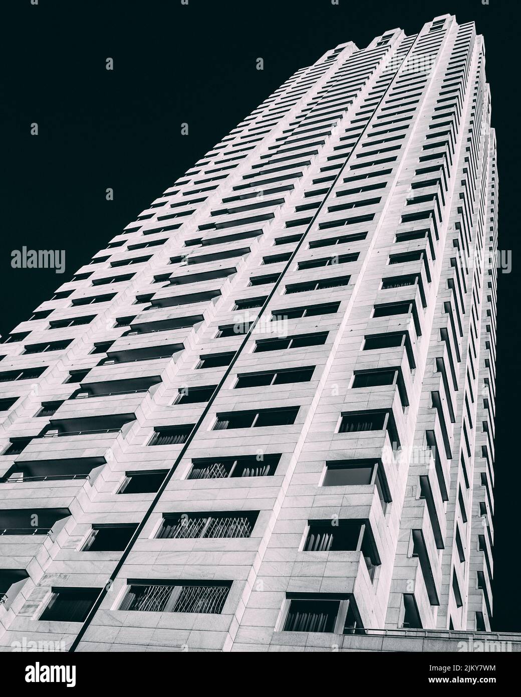 High rise residential building hi-res stock photography and images - Alamy