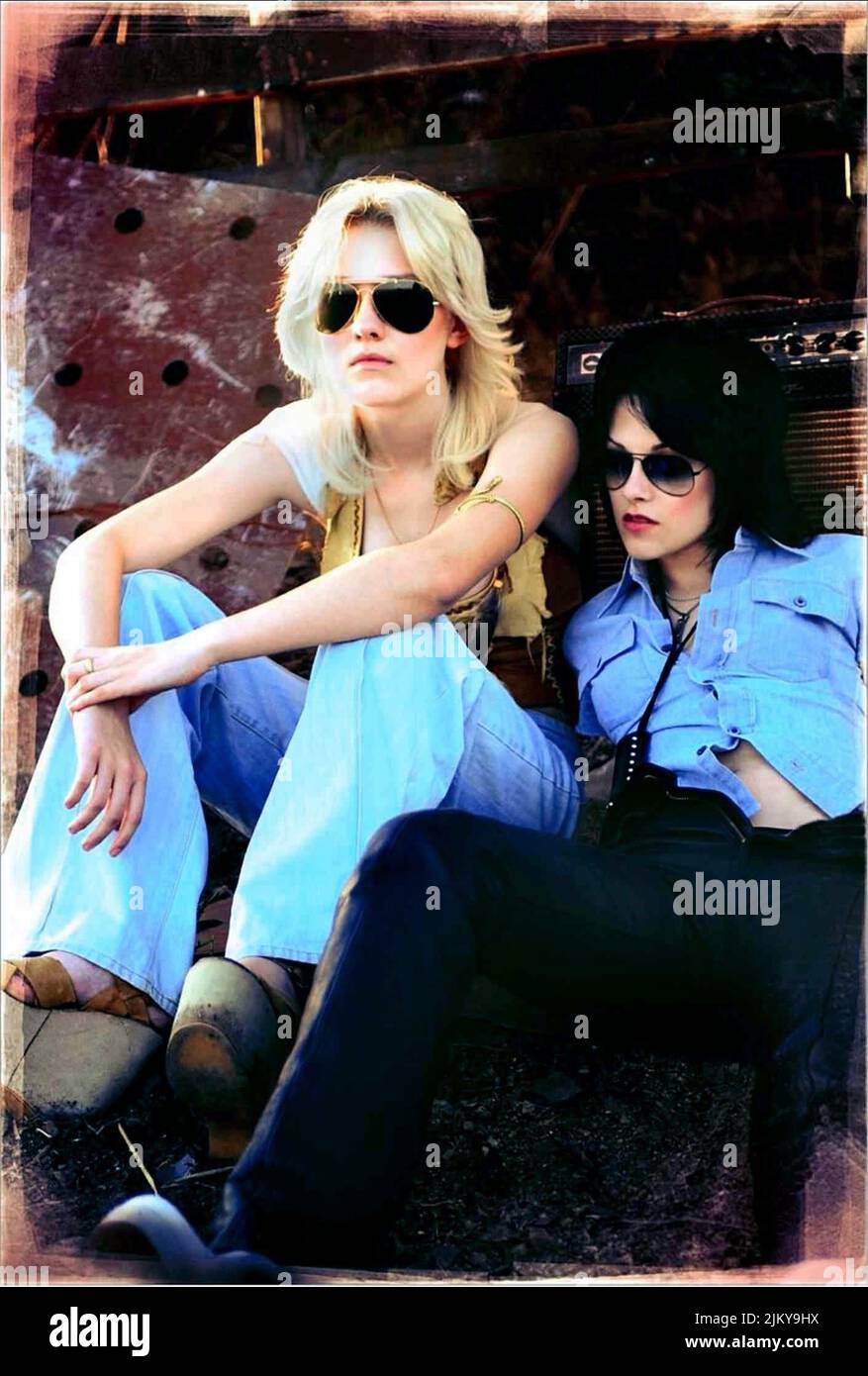 DAKOTA FANNING, KRISTEN STEWART, THE RUNAWAYS, 2010 Stock Photo - Alamy