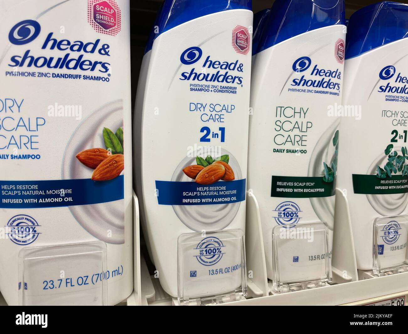 Head and shoulders shampoo hi-res stock photography and images - Alamy