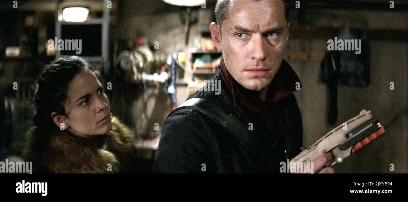 ALICE BRAGA, JUDE LAW, REPO MEN, 2010 Stock Photo - Alamy