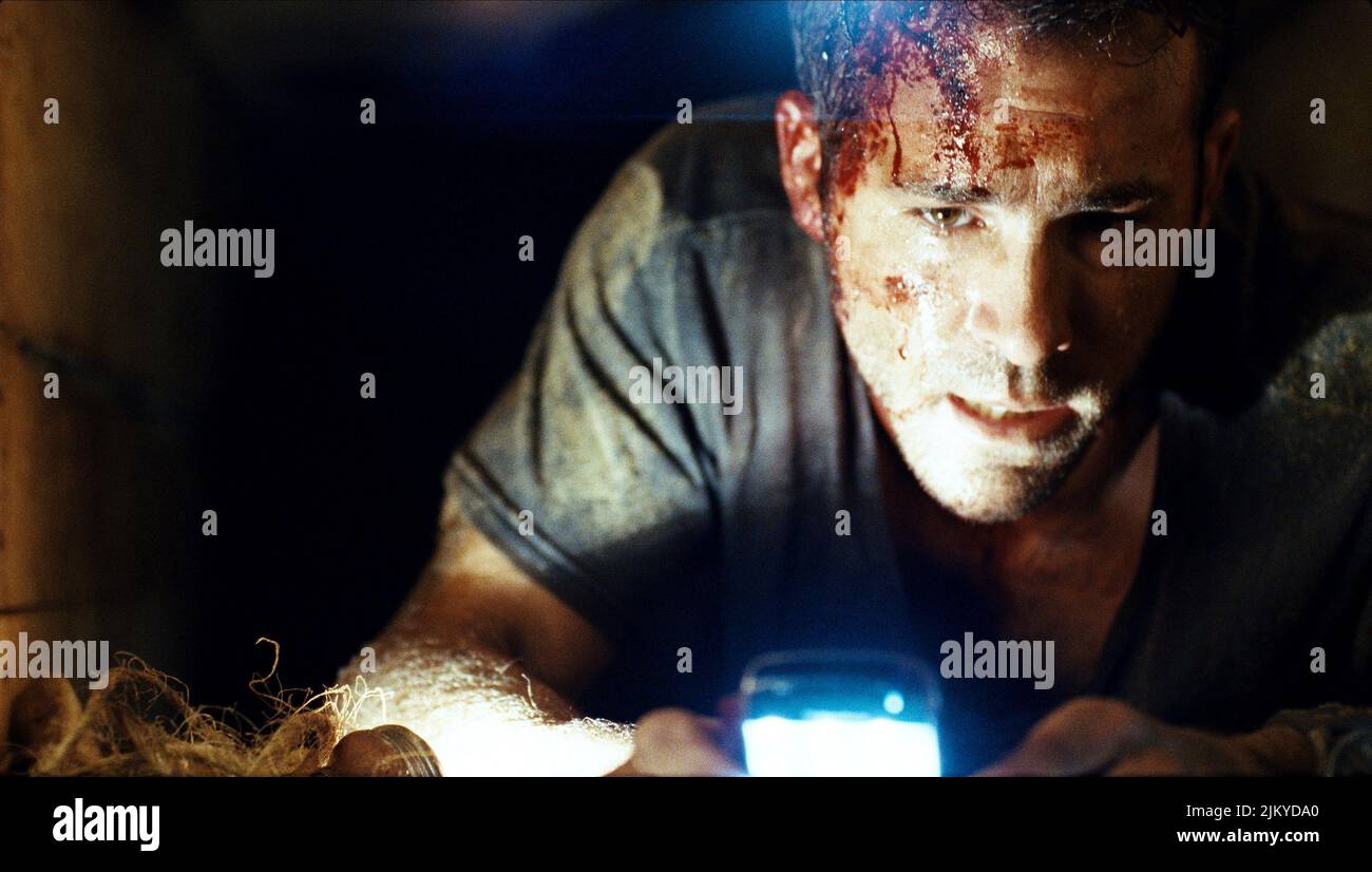 RYAN REYNOLDS, BURIED, 2010 Stock Photo - Alamy