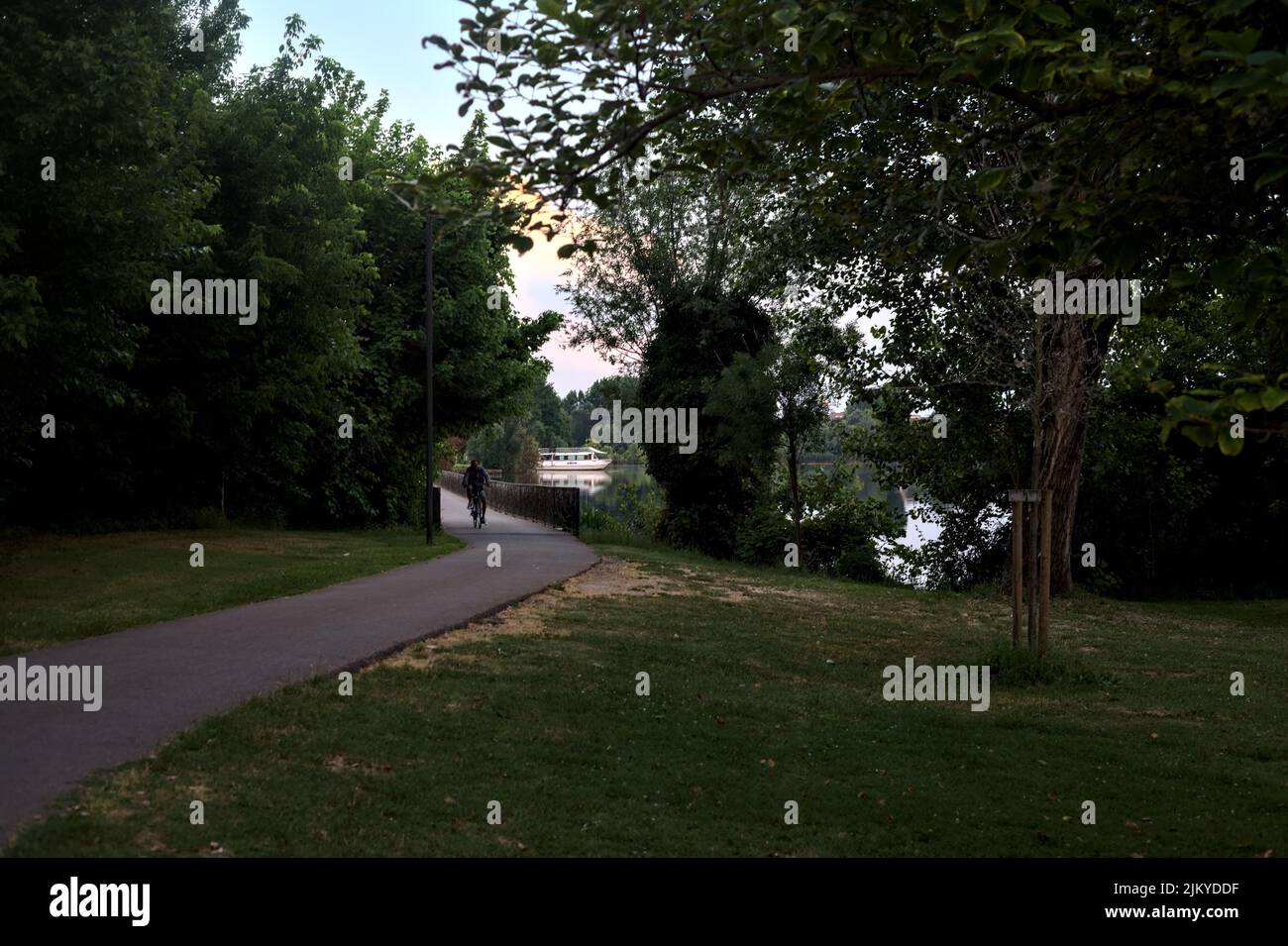 Country park walk sunset hi-res stock photography and images - Alamy