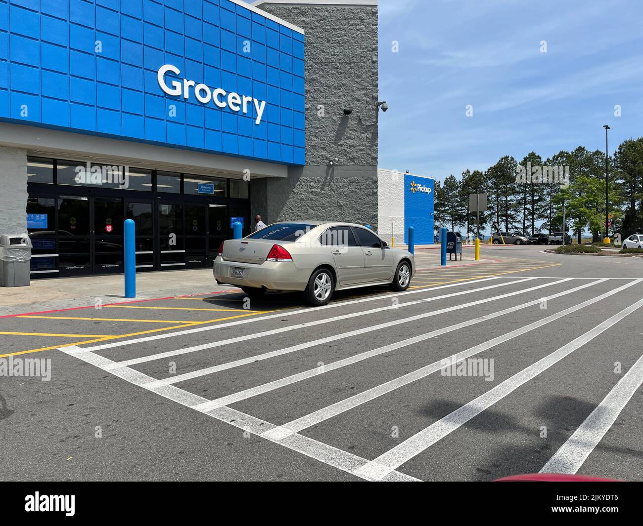 Grocery entrance storefront hi-res stock photography and images - Alamy