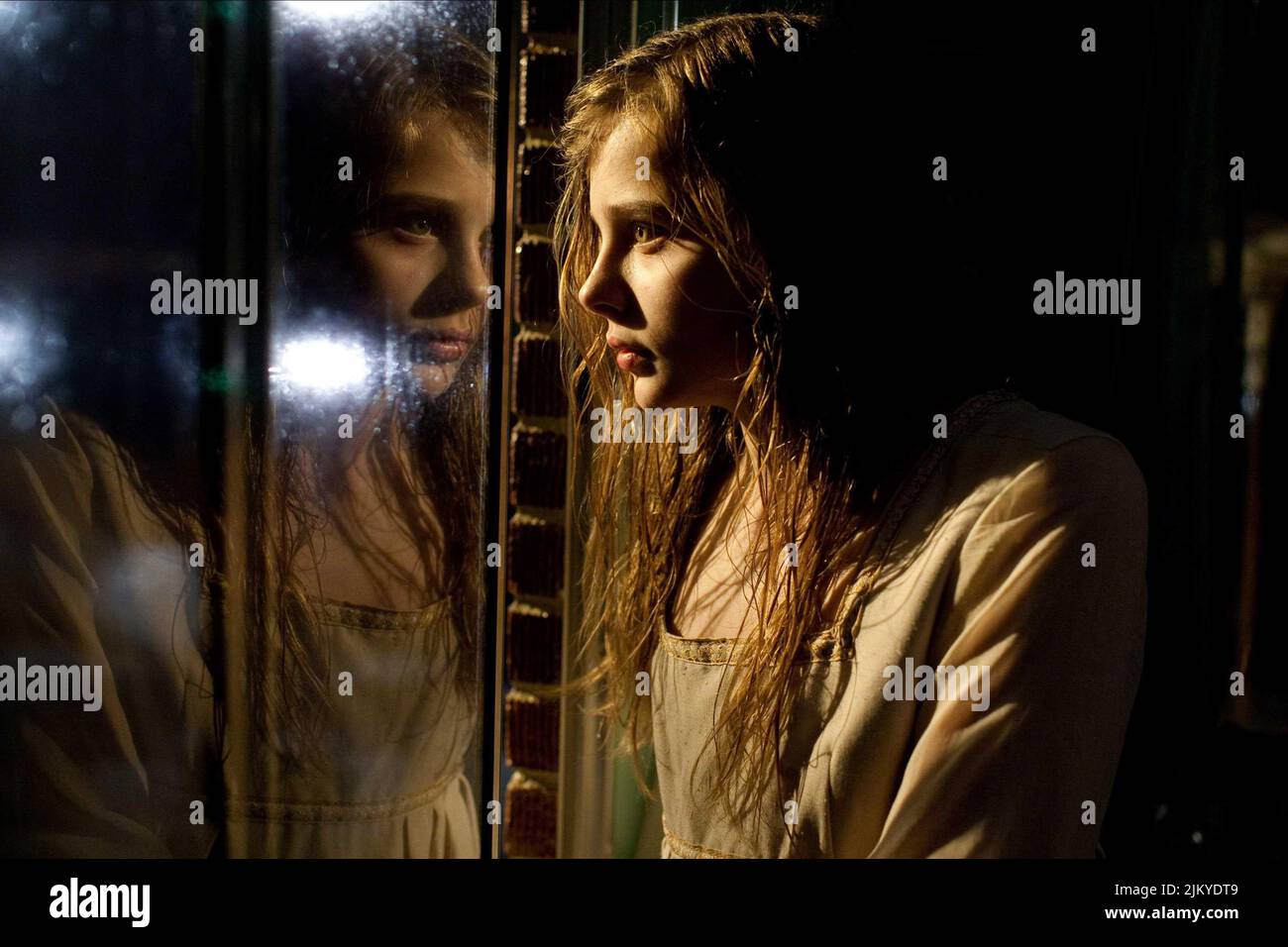CHLOE MORETZ, LET ME IN, 2010 Stock Photo - Alamy