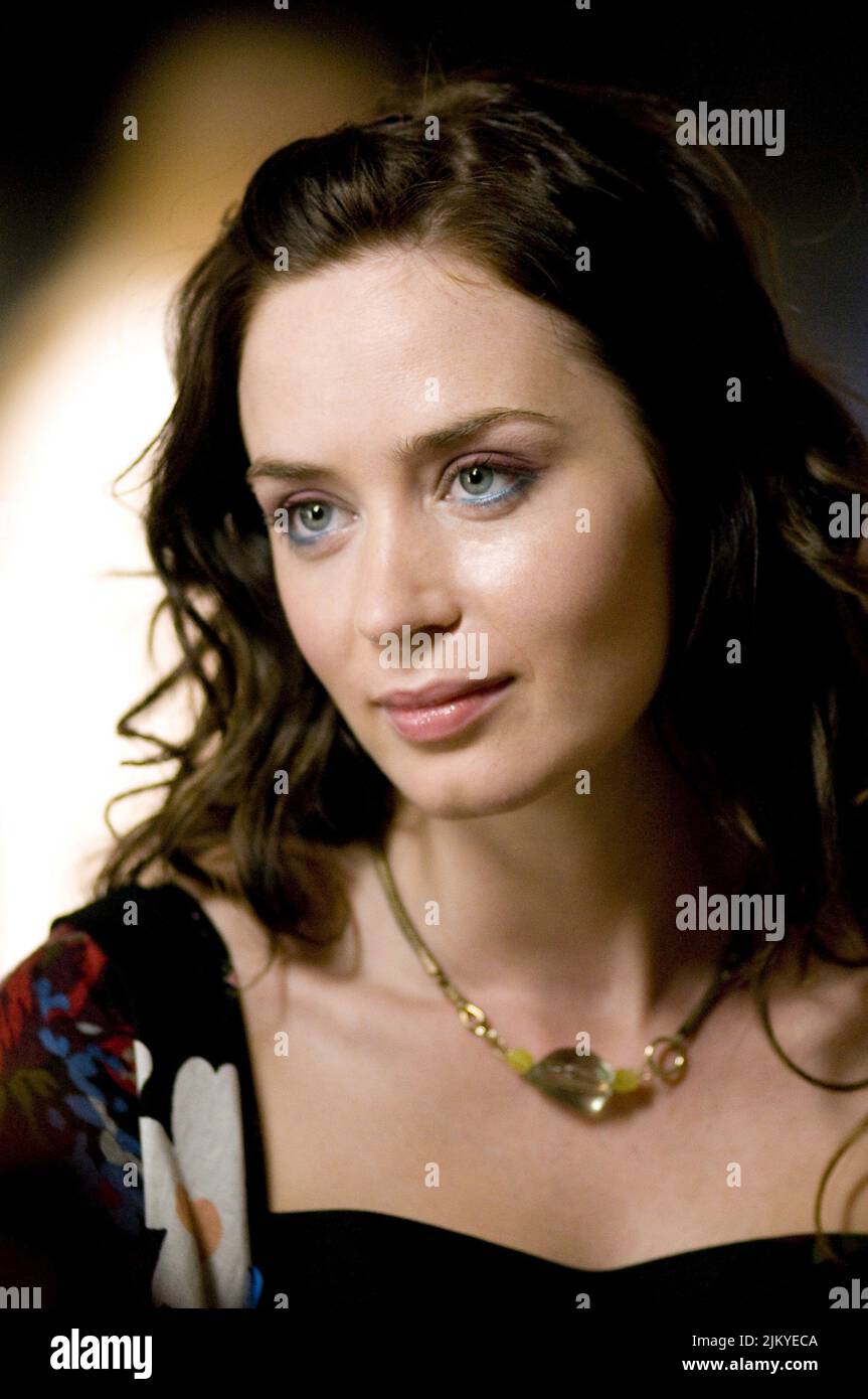 Jonathan lynn emily blunt hi-res stock photography and images - Alamy