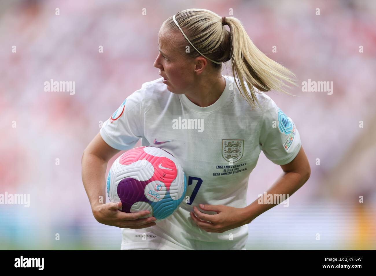 London, England, 31st July 2022. Beth Mead of England looks over her ...
