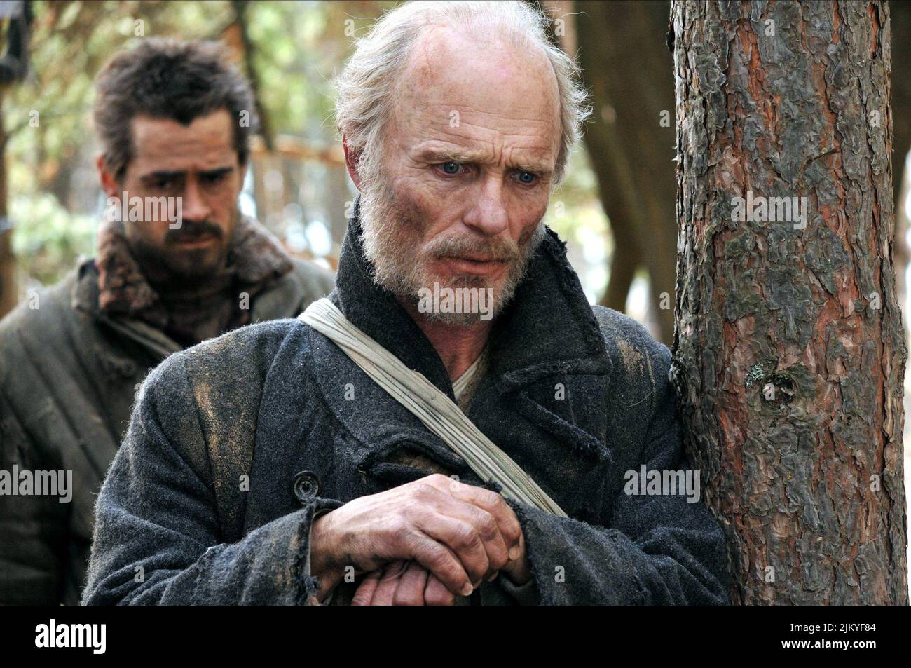 COLIN FARRELL, ED HARRIS, THE WAY BACK, 2010 Stock Photo - Alamy