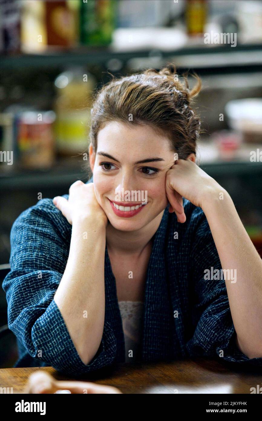 ANNE HATHAWAY, LOVE AND OTHER DRUGS, 2010 Stock Photo - Alamy