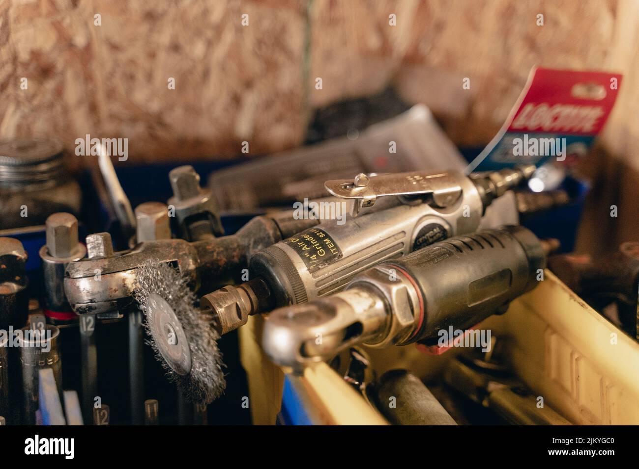 Vehicle repair hi-res stock photography and images - Alamy