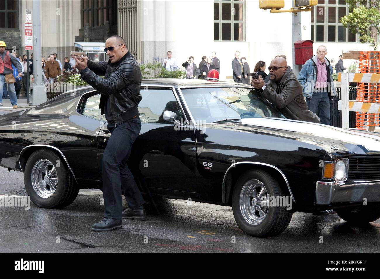 Dwayne johnson and samuel l jackson hi-res stock photography and images ...