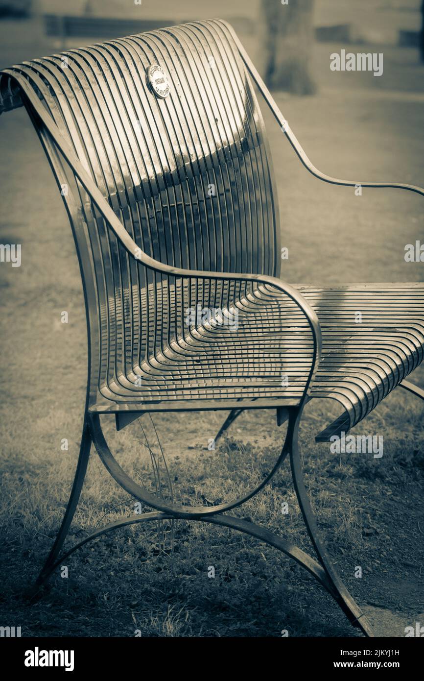 Empty summer bench hi-res stock photography and images - Alamy