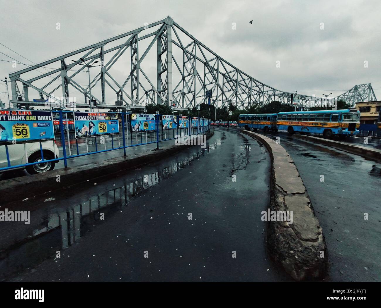 A rainy asphalt floor on a highway Stock Photo - Alamy