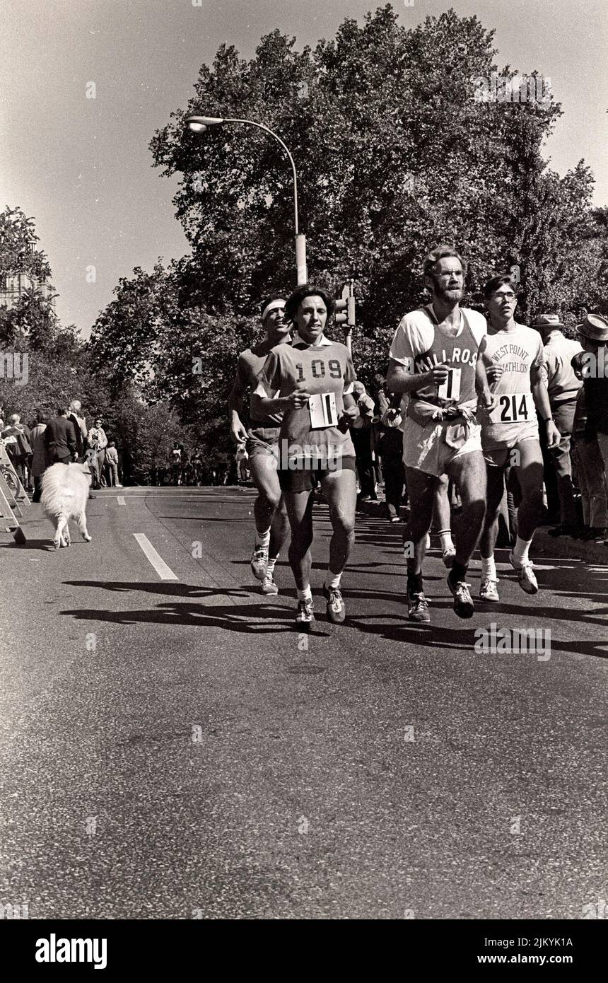 Nina Kuscsik, women's winner and runners competing in the 1972 New York ...