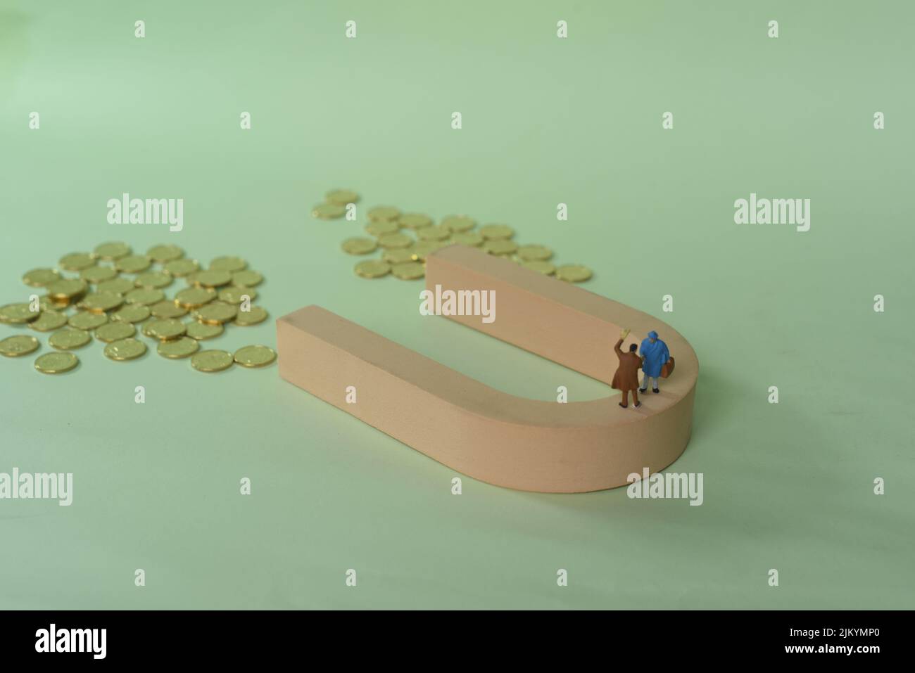 Gold magnet hi-res stock photography and images - Alamy