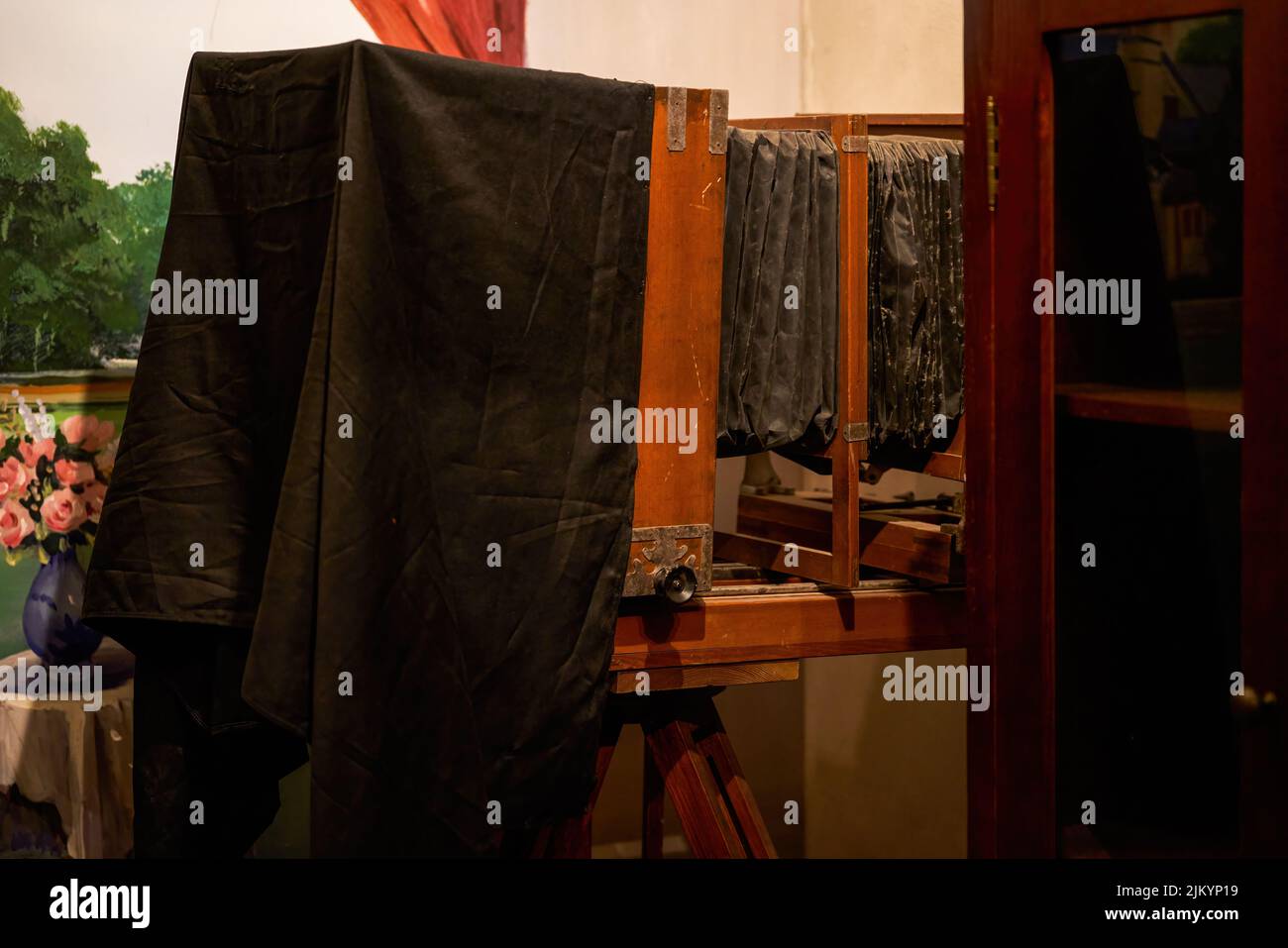 A vintage wooden frame large format camera Stock Photo - Alamy