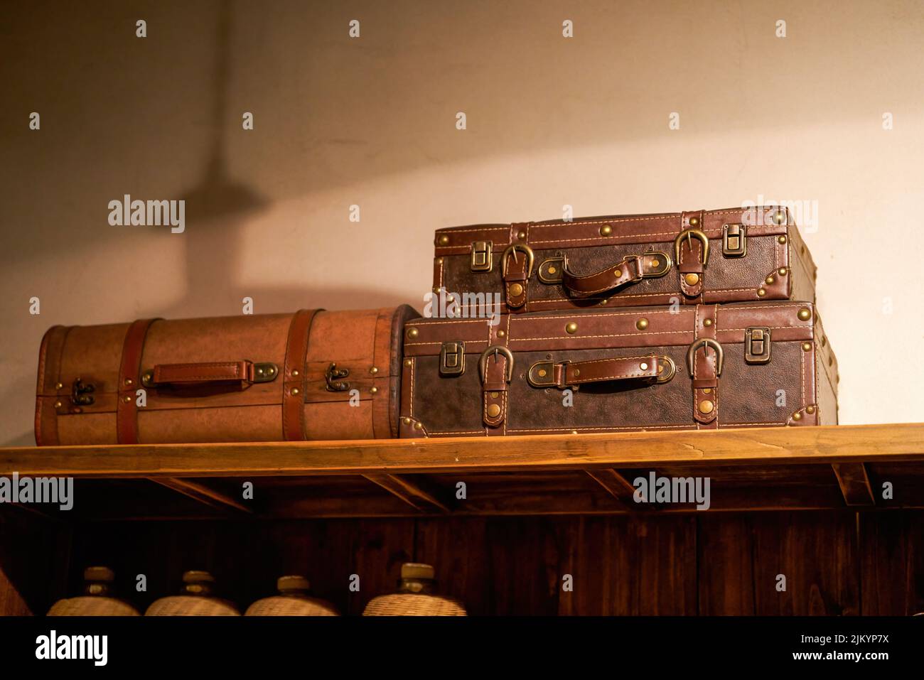 Close-up of vintage old leather case Stock Photo - Alamy