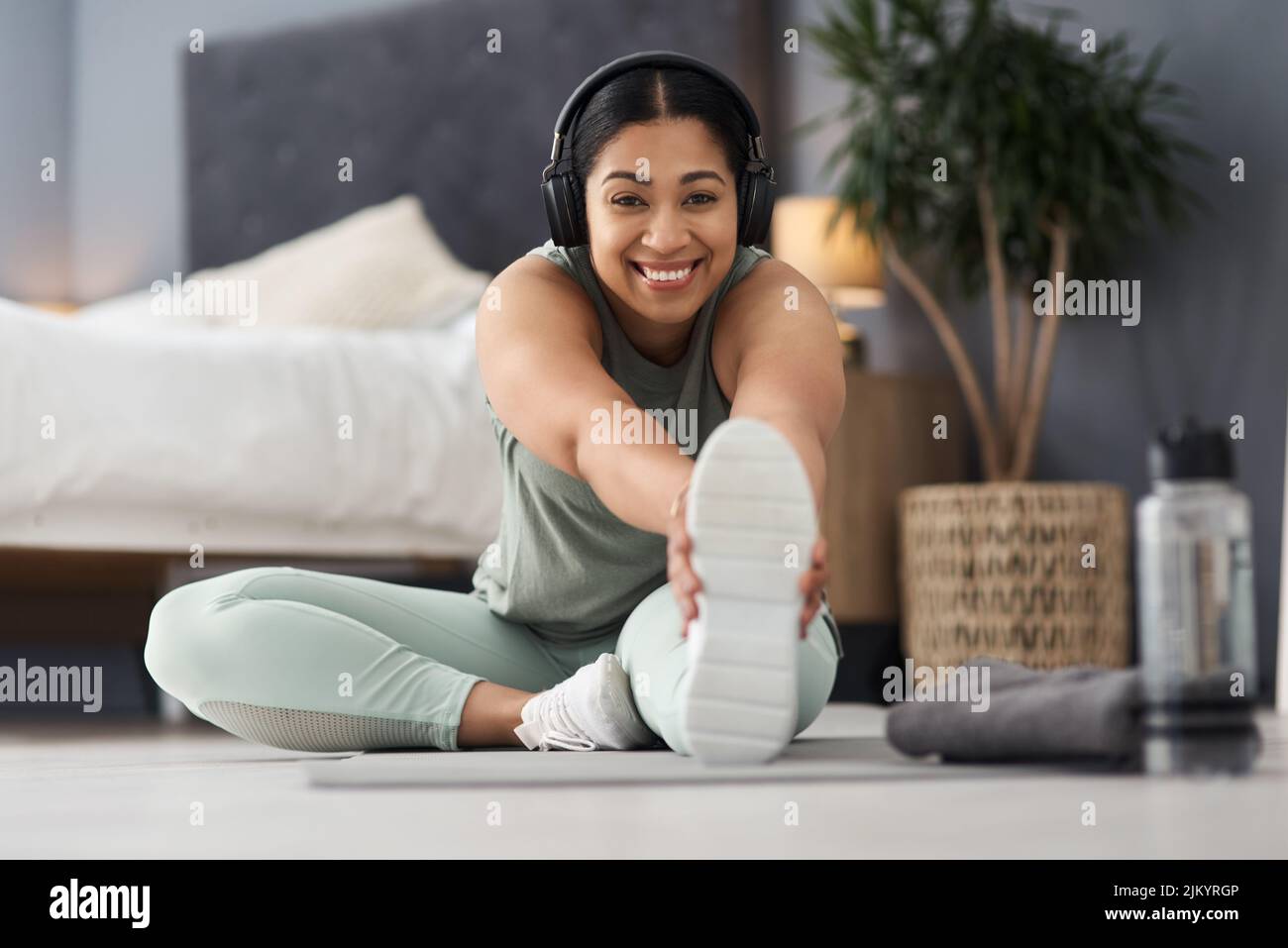 I start every morning with a quick workout. Portrait of a sporty young ...