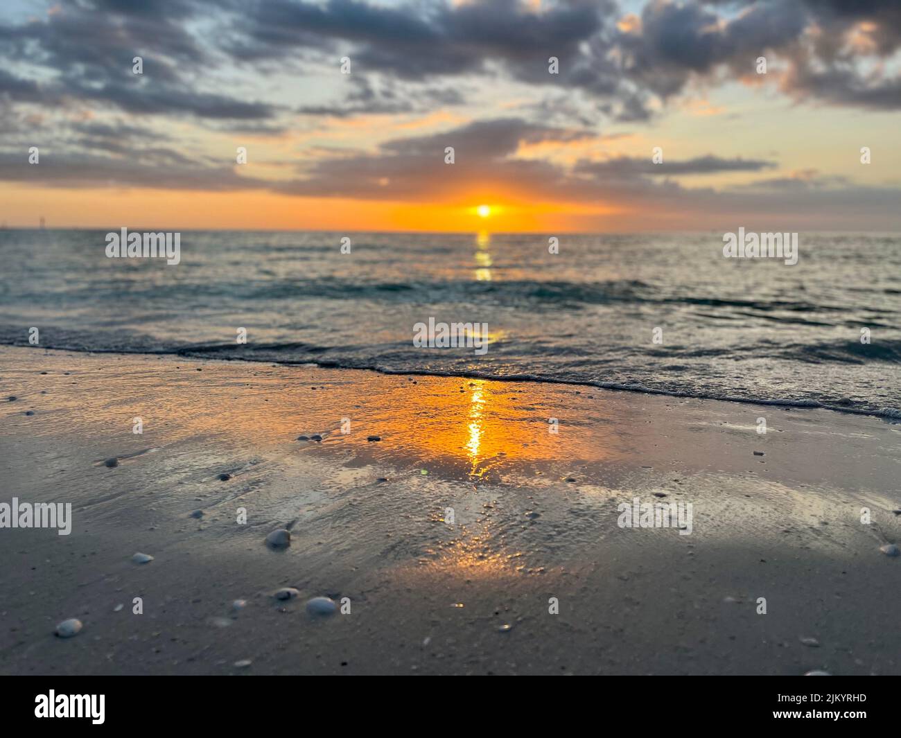 6 pm sunset hi-res stock photography and images - Alamy