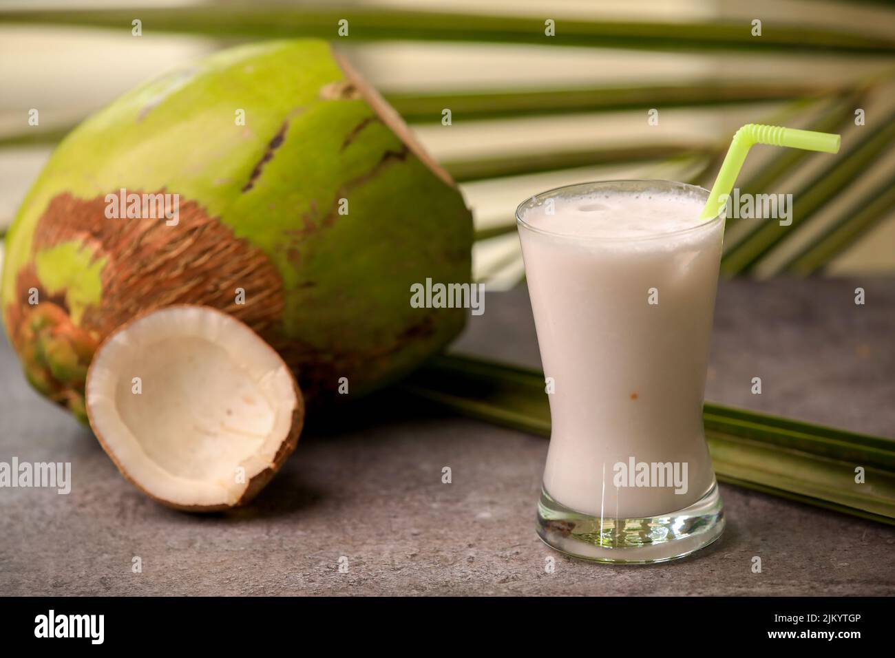 Cool drinks hi-res stock photography and images - Alamy