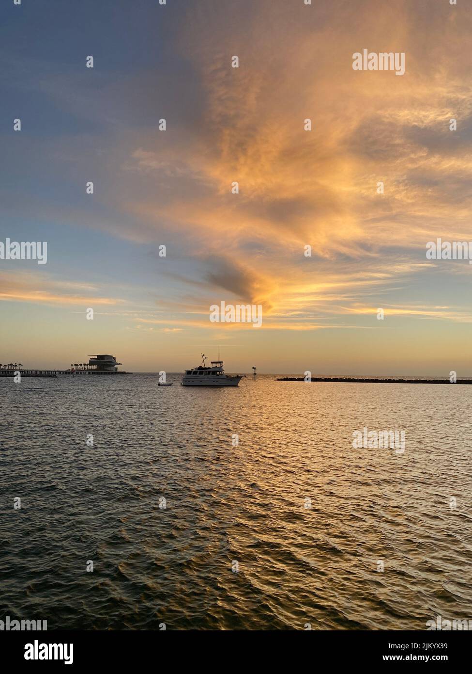 A vertical beautiful scenery of a sea Stock Photo - Alamy