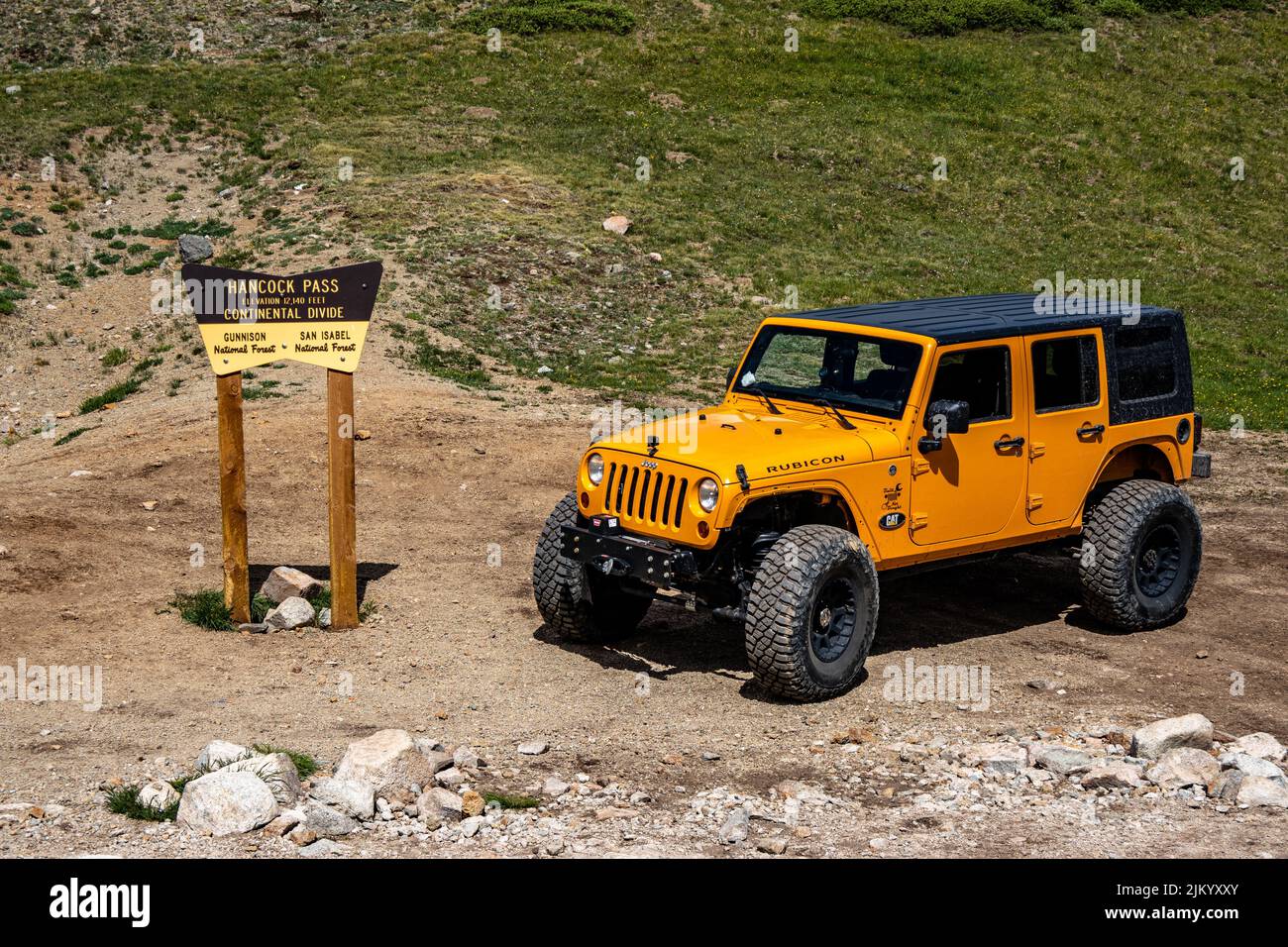 A Continental Divide sign near an orange 2012 Jeep JK car Stock Photo ...