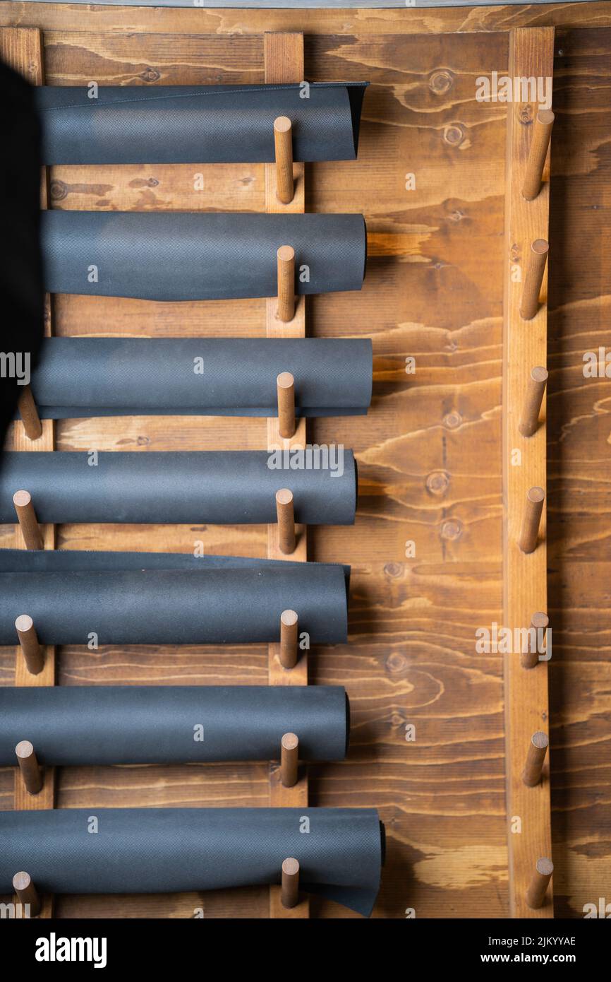 Vertical hangers hi-res stock photography and images - Alamy