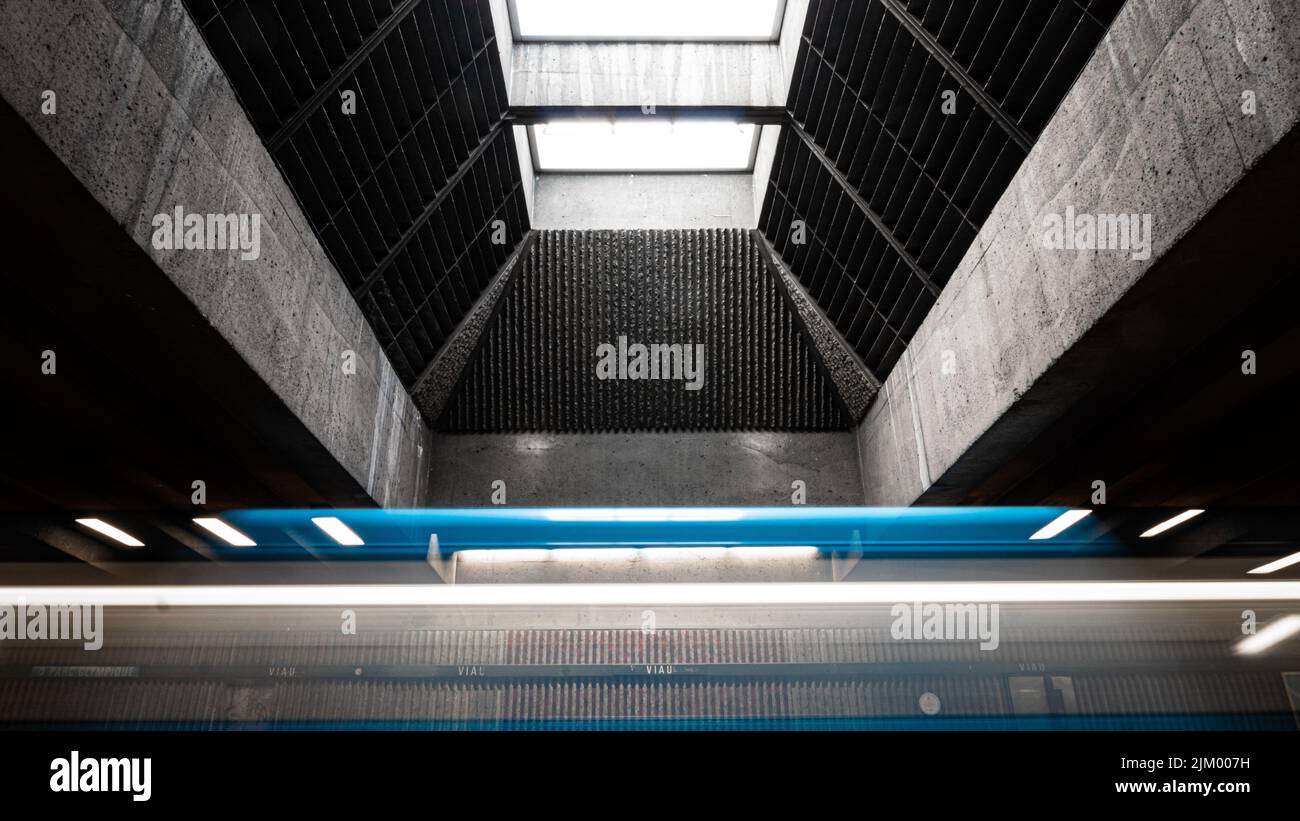 Open ceiling hi-res stock photography and images - Alamy