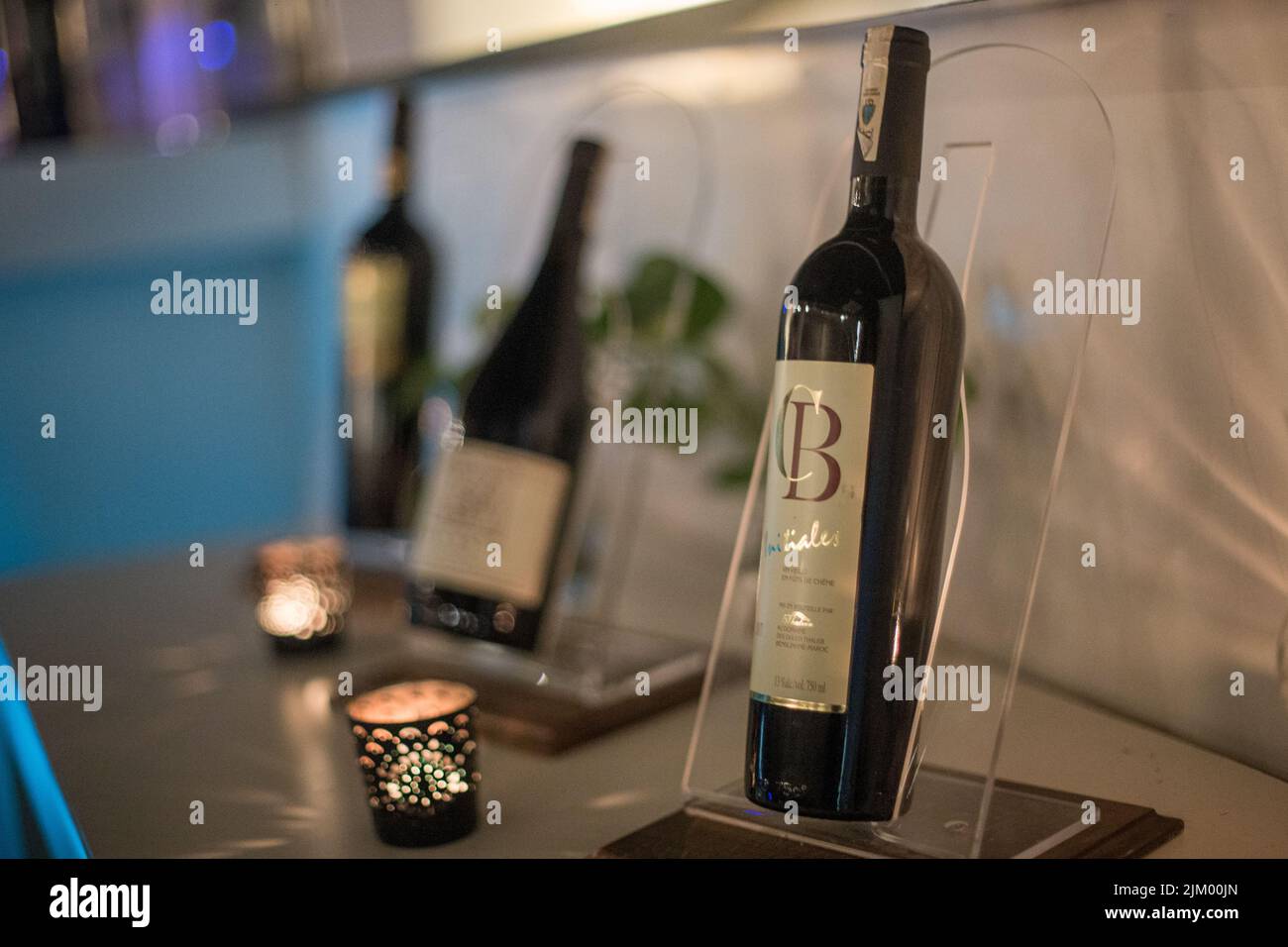 French cafe table with wine bottles hi-res stock photography and images ...