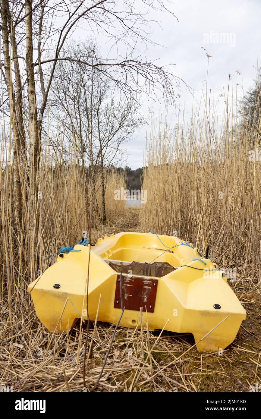 Yellow fishing boat hi-res stock photography and images - Alamy