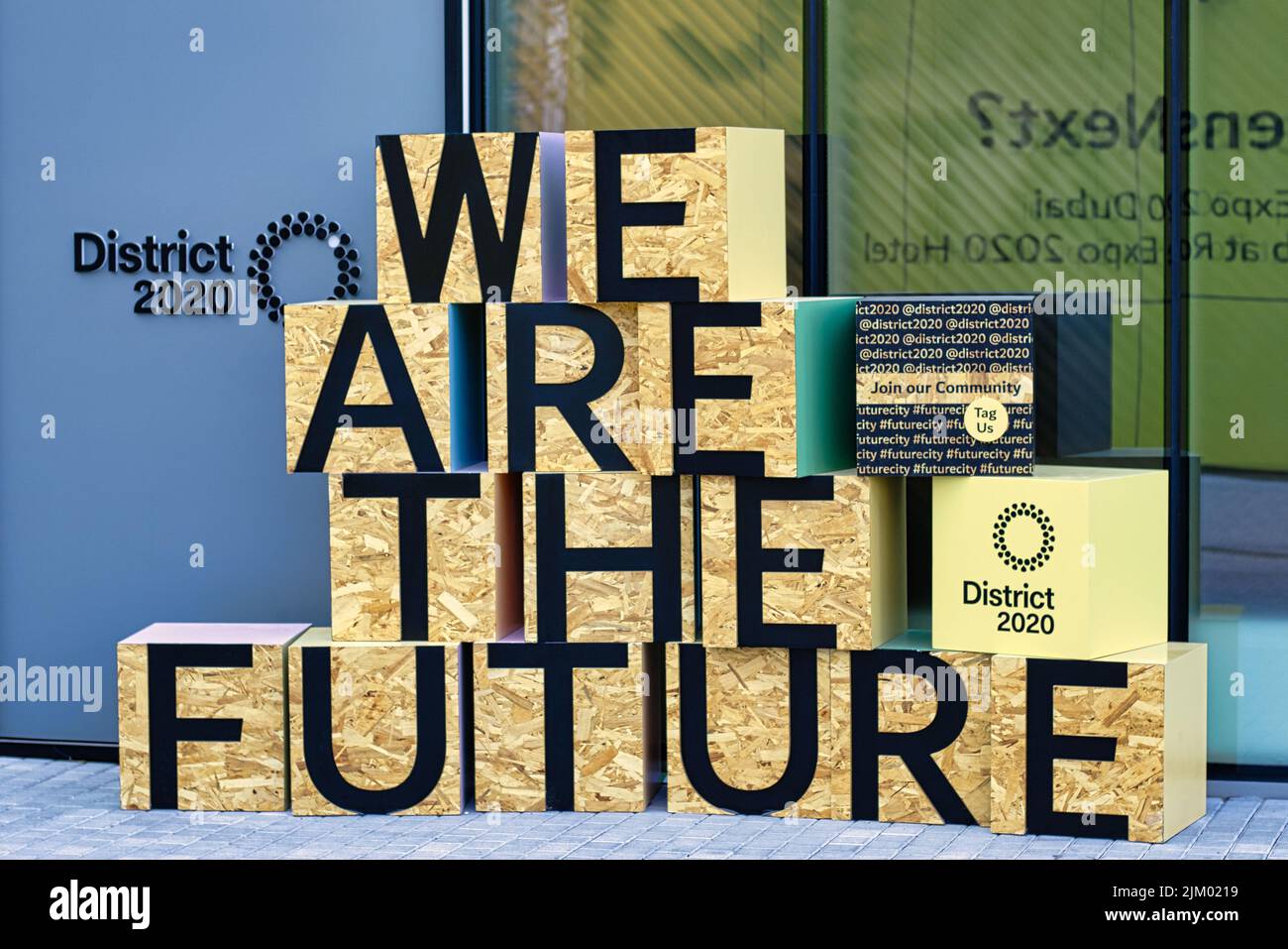 Future display hi-res stock photography and images - Alamy