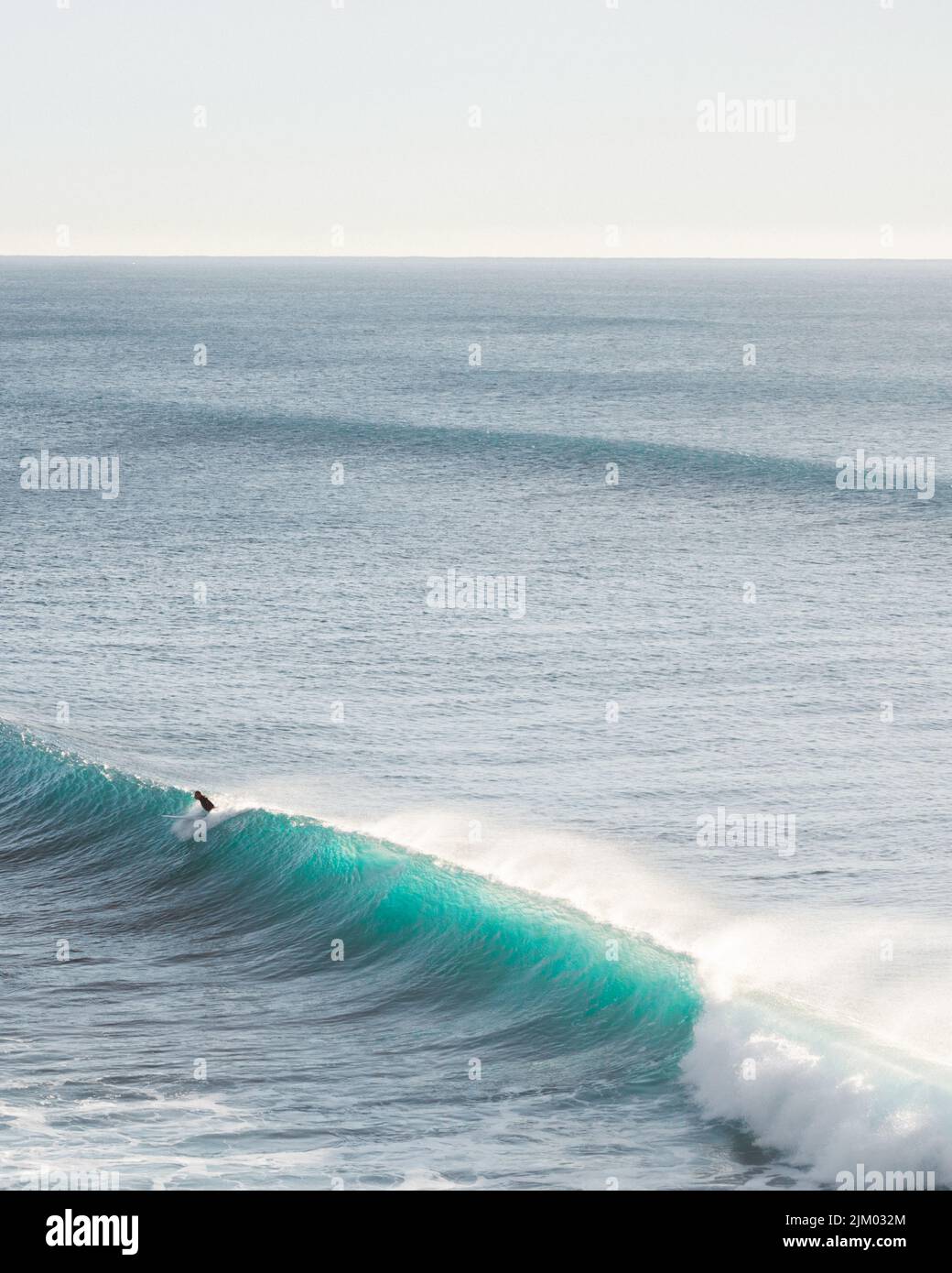 Vertical shot sea splash hi-res stock photography and images - Alamy