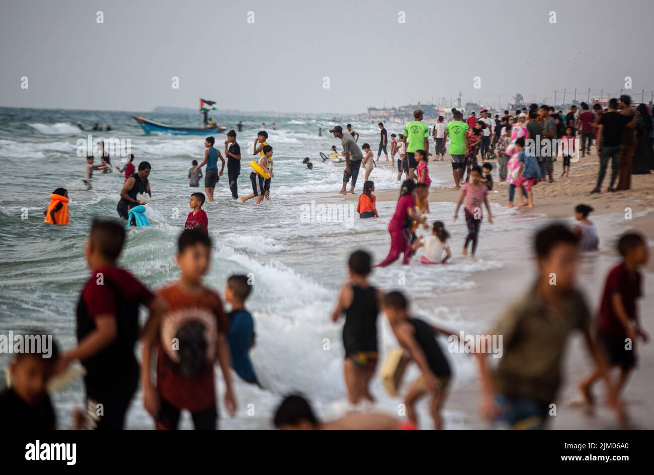Gaza, Palestine. 03rd Aug, 2022. Palestinians seen bathing at the ...