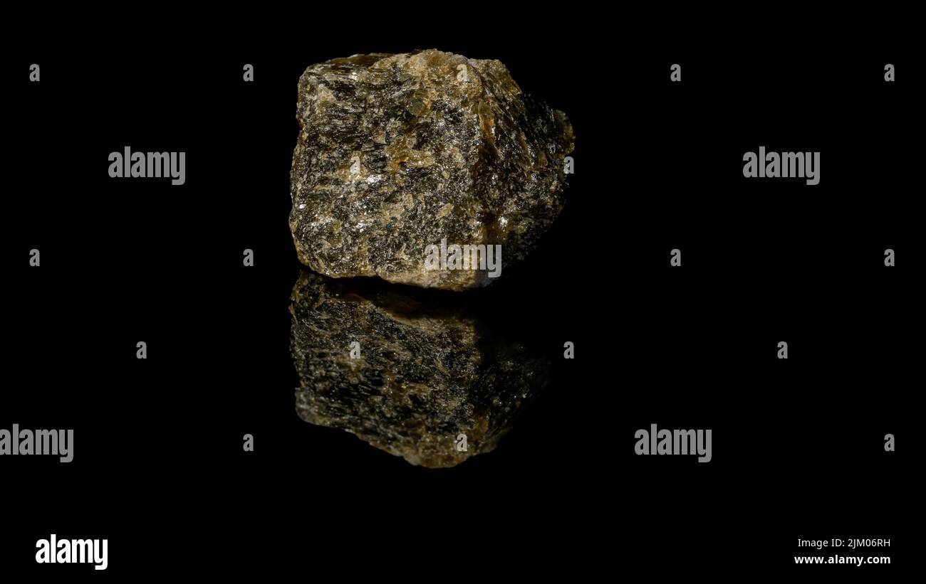 Golden quartz hi-res stock photography and images - Alamy