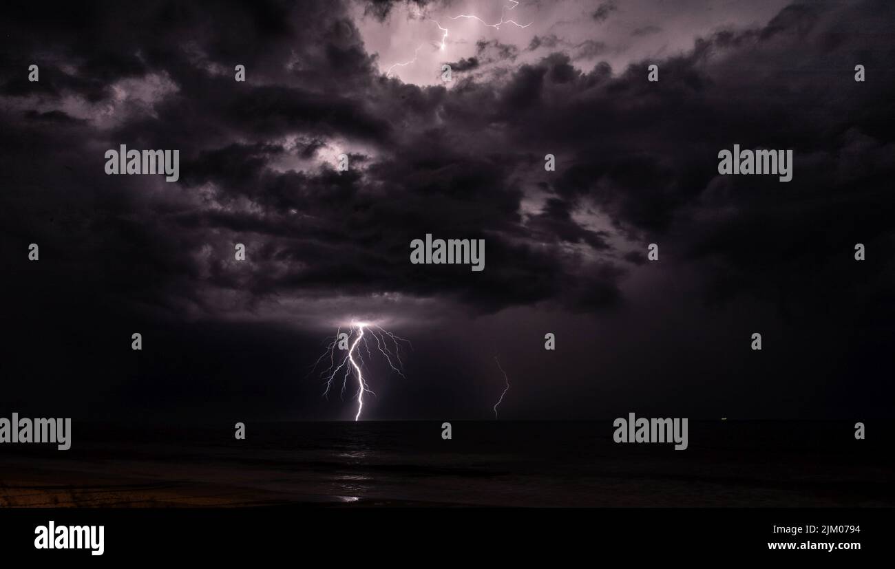 Night view atlantic ocean lightning hi-res stock photography and images ...