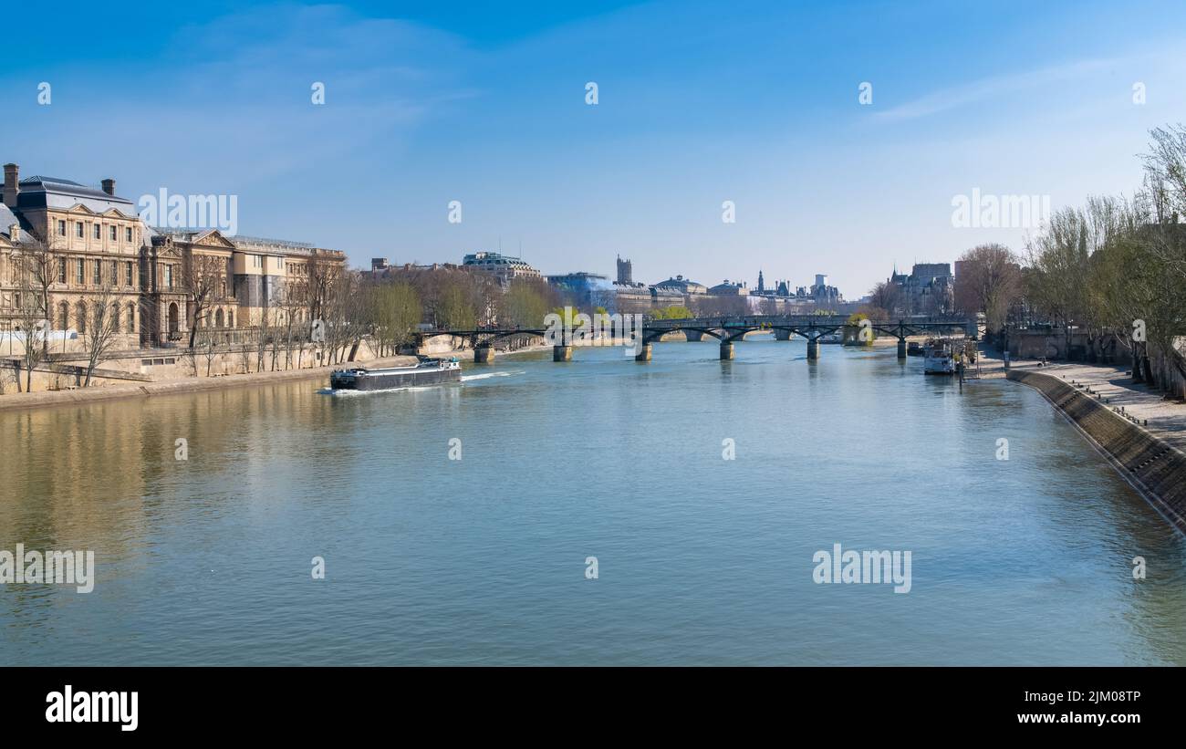 Paris, the Pont des Arts on the Seine, beautiful panorama with ...