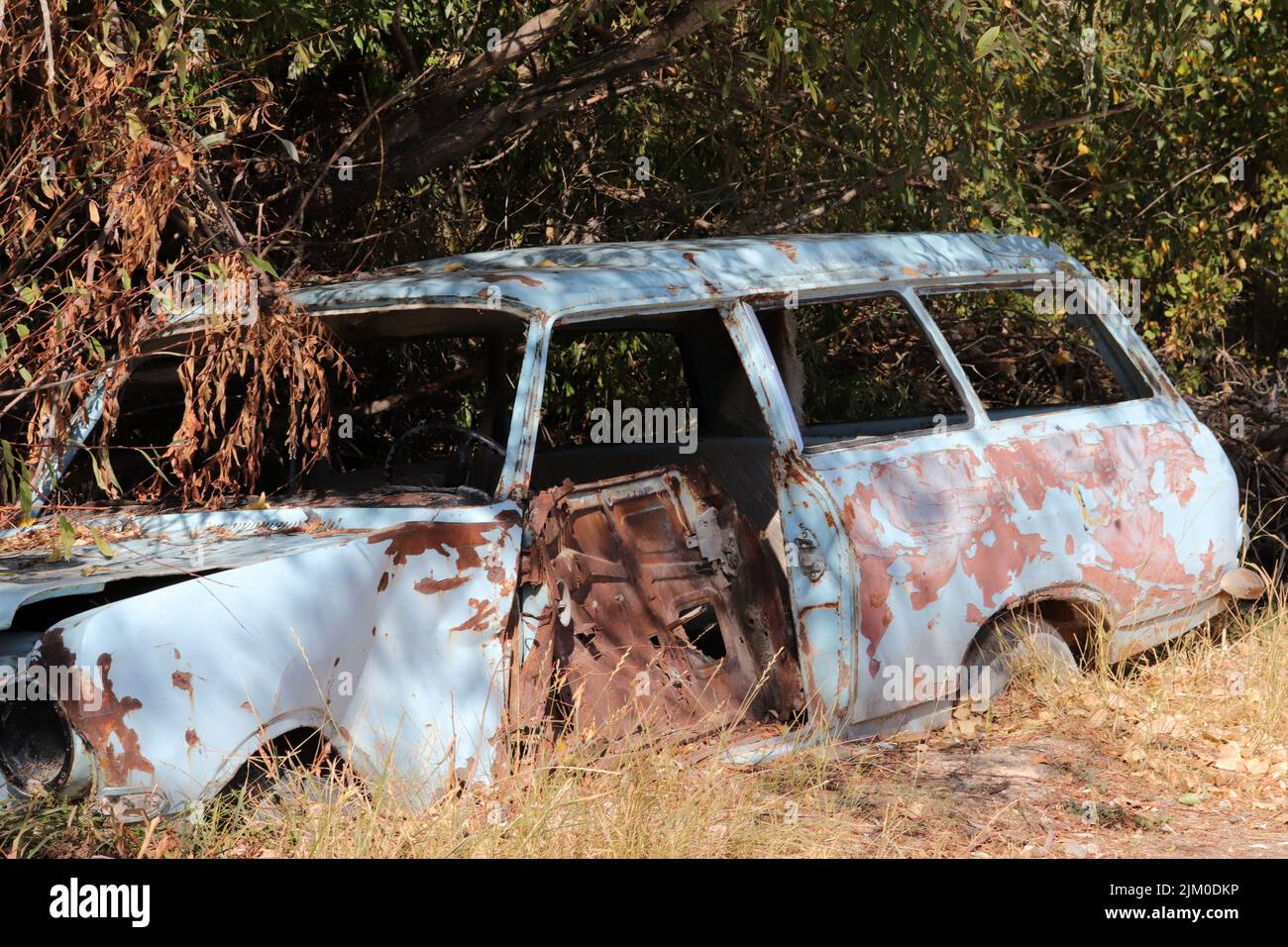 Car falling apart hi-res stock photography and images - Alamy