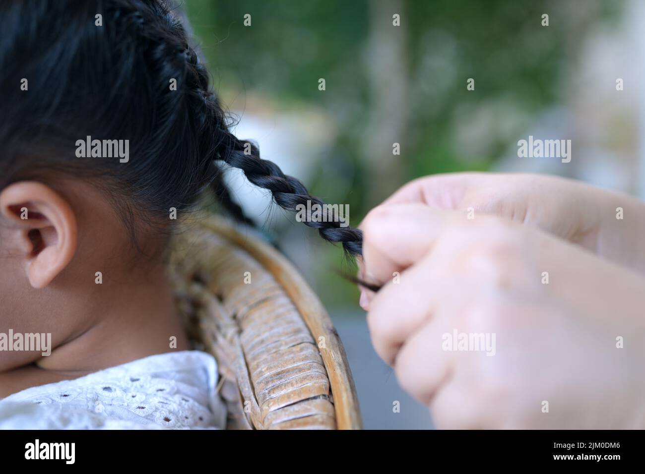 A mother plaiting her daughter's hair Stock Photo - Alamy