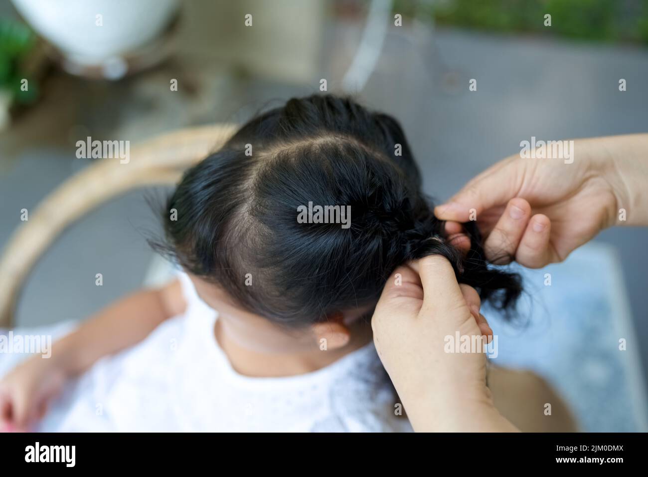 Mother plaiting daughter hair hi-res stock photography and images - Alamy