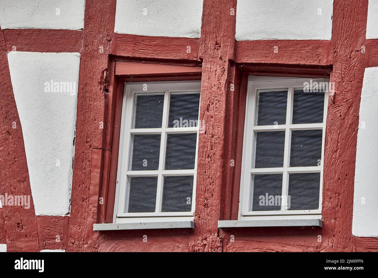 Lines of windows hi-res stock photography and images - Alamy
