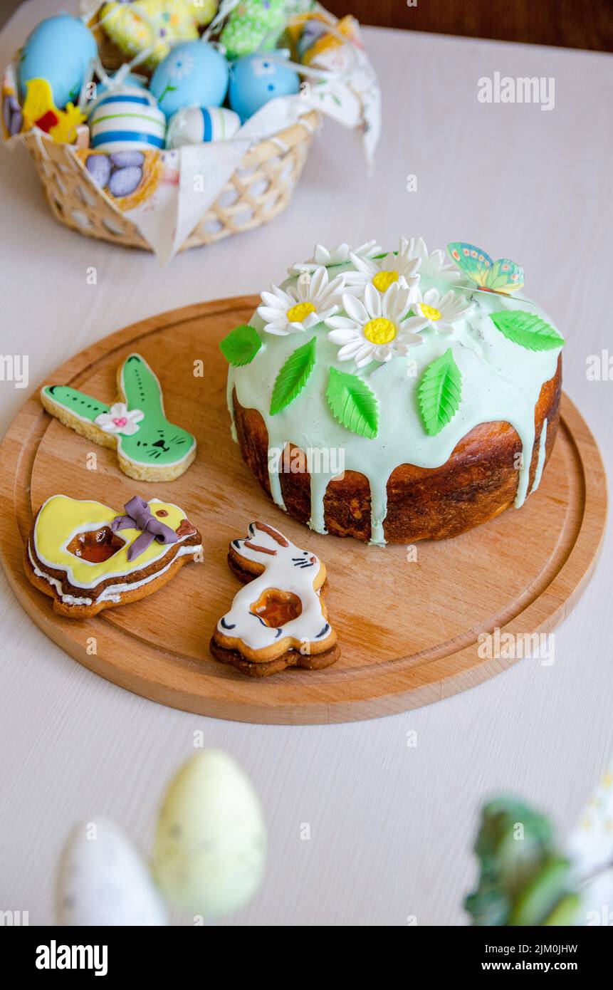 Homemade Easter cake with cookies around Stock Photo - Alamy