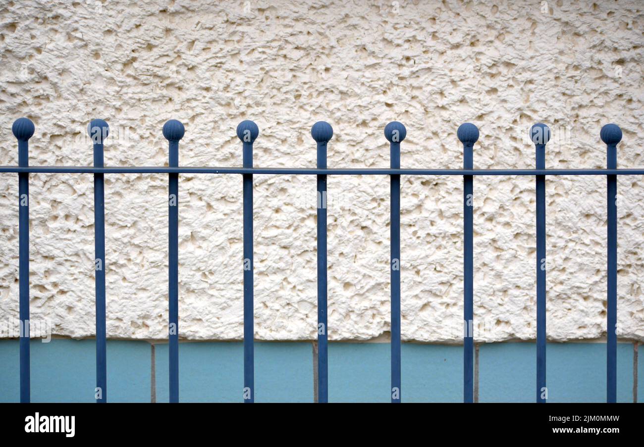 House behind security fence hi-res stock photography and images - Alamy