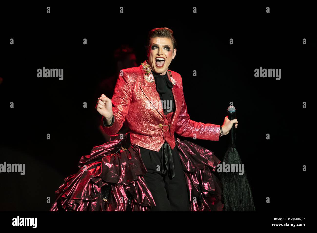 Edinburgh, UK. 3rd Aug, 2022. Reuben Kaye hosts the Assembly 40th ...